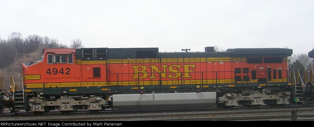 BNSF 4942